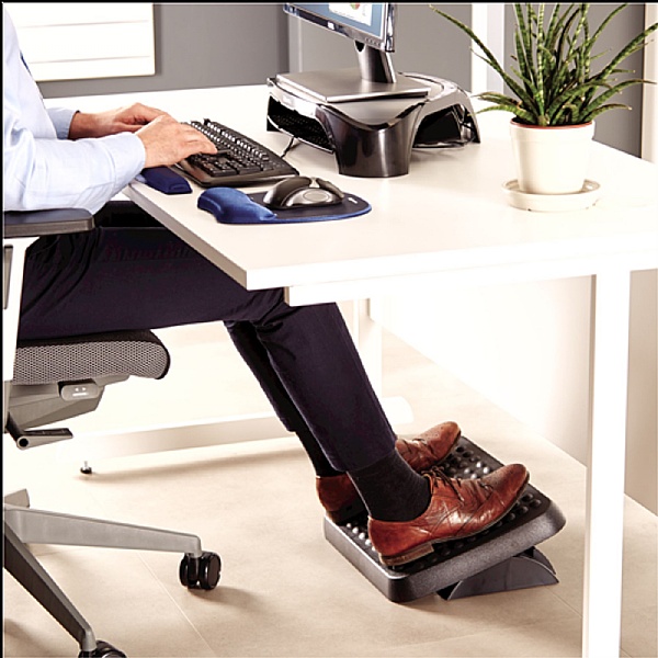 Fellowes Standard Footrest with Height Adjustment | OFO
